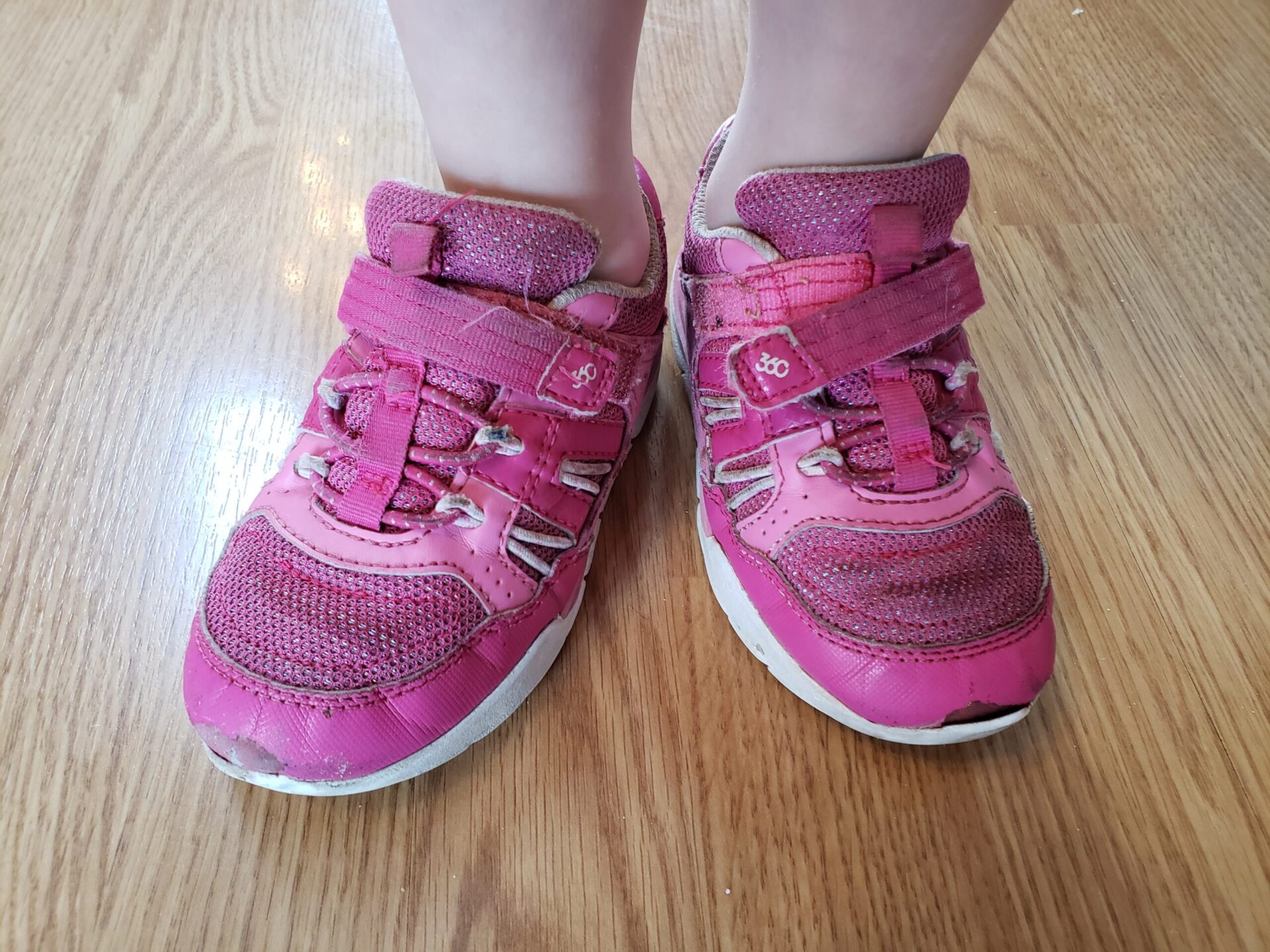 Quick Tip: Solve the shoes on backward dilemma forever! - Acorns to Oaks